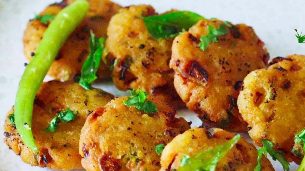 Atukula Vada : వేడివేడిగా కారంగా తినాలనిపిస్తే కేవలం 10 నిమిషాల్లో ...