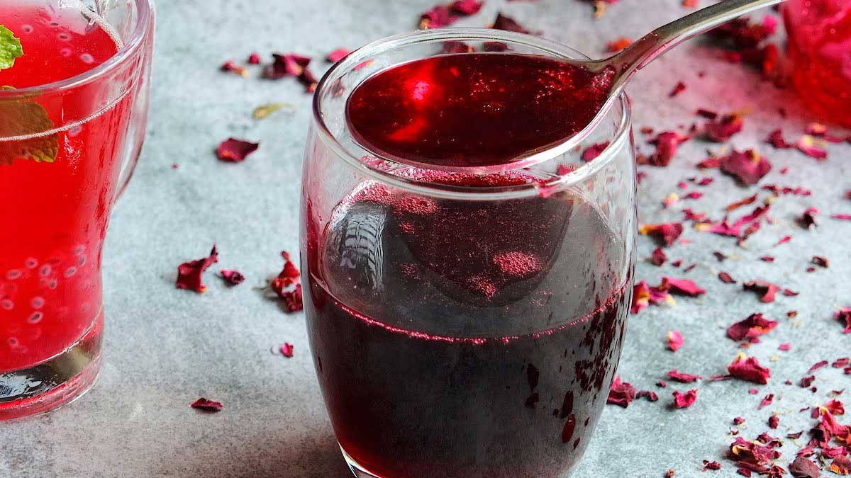 Rose Syrup : రోజ్ సిర‌ప్‌ను బ‌య‌ట కొనాల్సిన ప‌నిలేదు.. ఇంట్లోనే ఇలా సుల ...