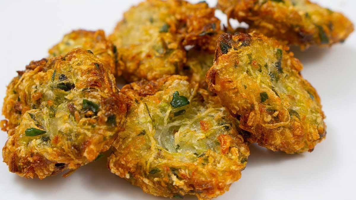 Sorakaya Garelu : సొర‌కాయ‌ల‌తో ఇలా గారెల‌ను ఎప్పుడైనా చేశారా.. ఒక్క ...